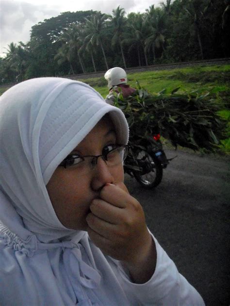 Gadis Bertudung Dari Kalianda