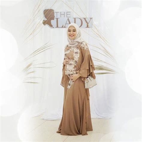 10 Style Hijab Mama Muda Poppy Bunga Stylish Saat Sedang Hamil