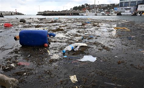 현장 겨울만 되면 쓰레기로 변하는 바다 수거 전쟁 한라일보