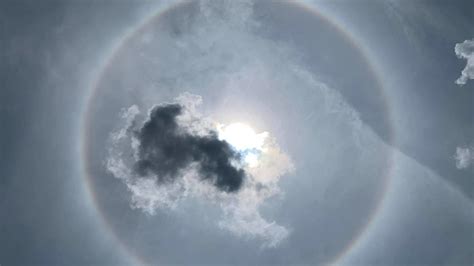 เผยภาพ อาทิตย์ทรงกลด ความสวยงามของธรรมชาติ เหนือฟ้าเมืองเชียงใหม่