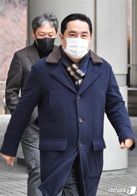 법정 향하는 강용석 변호사와 유튜버 김용호 네이트 뉴스