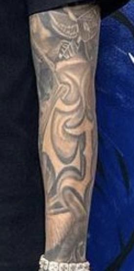 Help Identifying Font R Identifythisfont