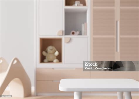 빈 흰색 테이블 상판과 흐릿한 키즈 룸 인테리어가 배경에 있습니다 개체 제품 장난감 프레젠테이션을 위한 공간을 복사합니다 디스플레이 프로모션 광고 3d 렌더링 0명에 대한