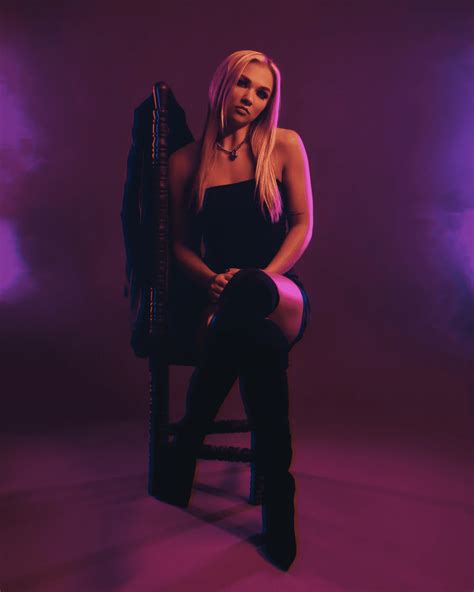 Julia Hart The House Always Wins Bootymotiontv