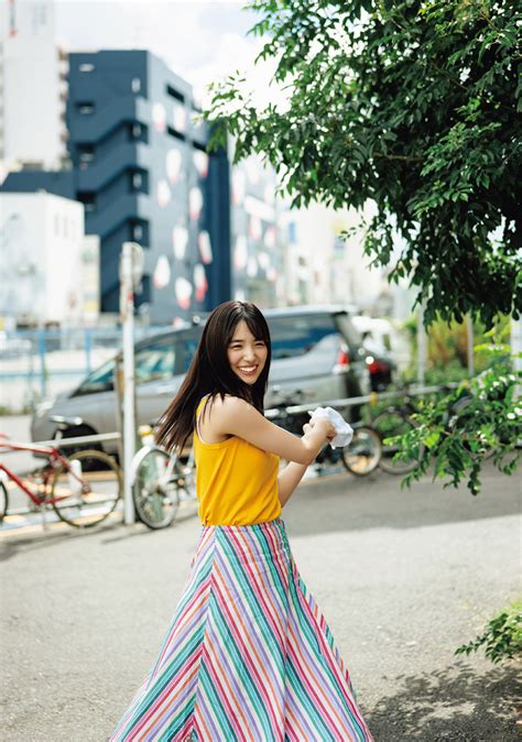 📸 画像：下尾みう『girls Stream 06』（©️藤本和典／玄光社）｜櫻坂46 松田里奈、公園でのデート感たっぷりな姿で魅せる