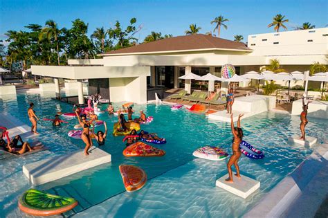 Party Hotspots Hidden Jewel Has Nude Beach Topless Pool And