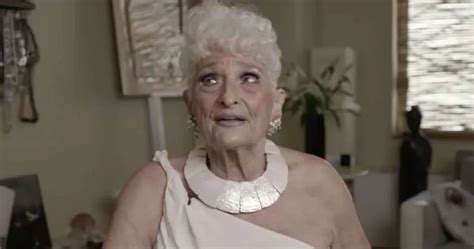 Jarige Oma Is Verslaafd Aan Tinder Dates Ik Deed Het Met Een Jongen Van