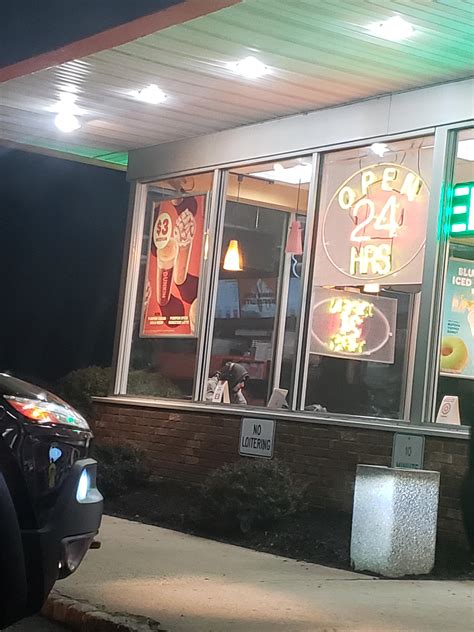 Just Came Across A Stereotypical Hackerman In The Wild Complete With Sunglasses And Fingerless