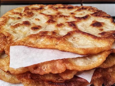 Che Cosè La Schita La Focaccetta Pavese Che Si Mangia Con Salumi E