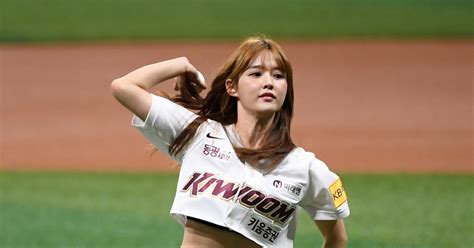 [포토] 남보라 힘찬 시구