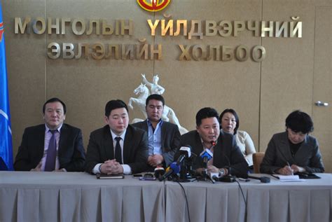 Цалин тэтгэвэр нэмэхгүй бол ажил хаяна