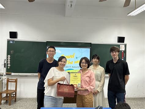 20230726 0728【成果分享】華龍國小t Robot雙語夏令營 寰宇外語教育學士學位學程