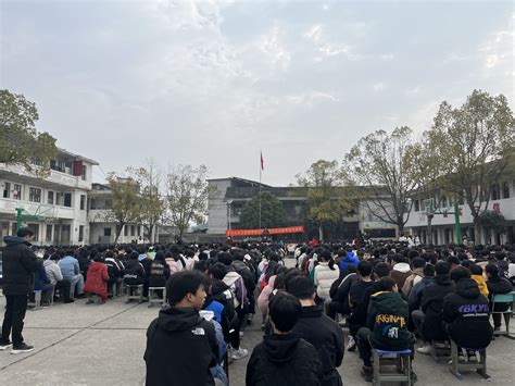 隆回县人民法院利剑护蕾护成长 法治宣讲进校园