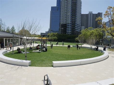神戸三宮東遊園地がリニューアルオープン 市民と育てる公園 広くなった芝生ひろばや屋外図書館も ライブドアニュース