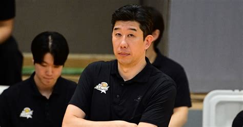 남자배구 최하위 Kb손해보험 후인정 감독 자진사퇴