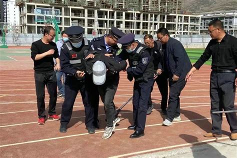 岷县公安局开展“防刀斧砍杀”最小作战单元现场处置专项训练暨红蓝对抗实战演练澎湃号·政务澎湃新闻 The Paper