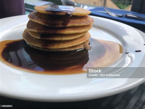 발리 인도네시아에에서 커피와 오렌지 주스로 아침 식사에 대 한 미국의 팬케이크 0명에 대한 스톡 사진 및 기타 이미지 0명