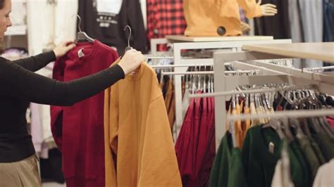 의류·신발 물가 8％ 올라…31년 만에 최대폭 상승 서울특별시 미디어재단 Tbs