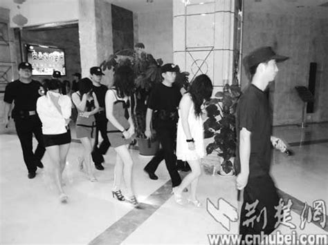 孝感警方突查连端三淫窝 名为会所实为卖淫嫖娼 新闻中心 南海网