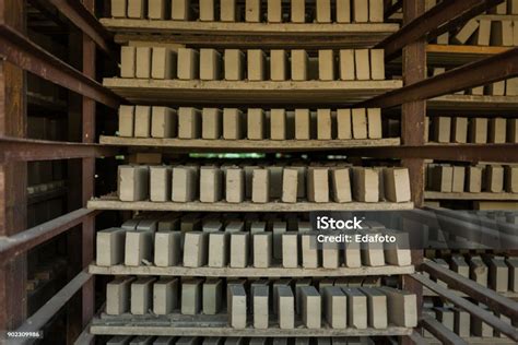 오래 된 공장 건물 목적을 위한 찰 흙에서 창백한 벽돌의 생산을 위한 갈색에 대한 스톡 사진 및 기타 이미지 갈색 건축 고급 Istock