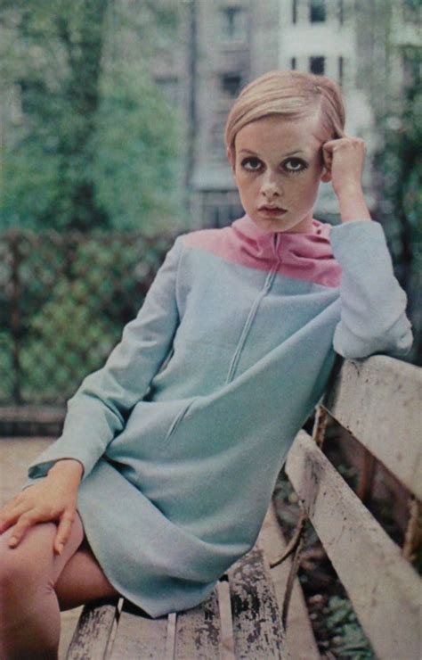 30 Fascinating Color Photographs Of Twiggy In Mini Skirts In The Late
