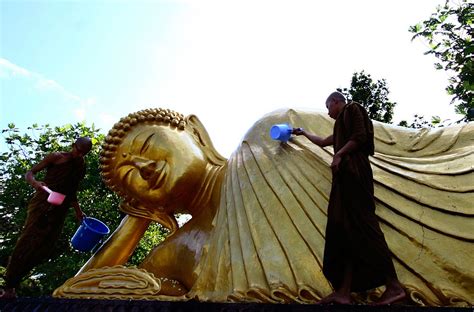 День рождения Будды красочный праздник ФОТО НОВОСТИ