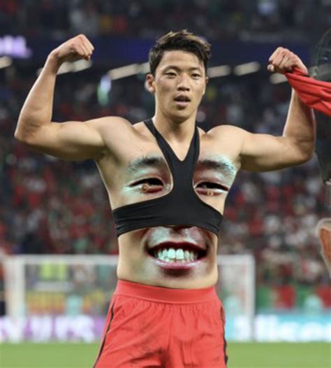 황희찬이 상의탈의를 해야만 했던 이유 유머 움짤 이슈 에펨코리아