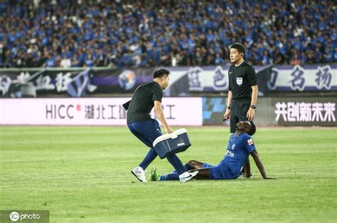 高清：三镇vs海港 武磊带球突破 搜狐大视野 搜狐新闻