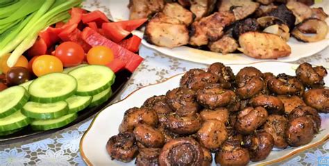 Печериці запечені в духовці цілком