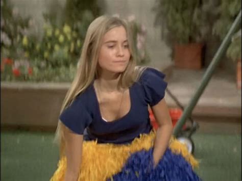 Pin By Jenna Gargala On Maureen Mccormick Kaley Cuoco Hair Beetlejuice Halloween Costume