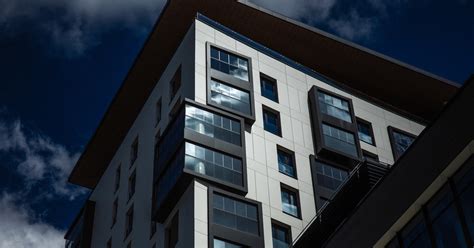 Застройщики отказываются снижать цены на элитное жилье несмотря на отсутствие сделок