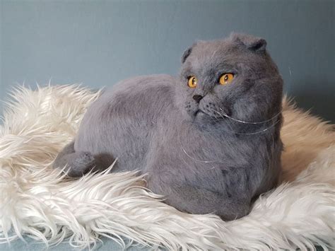 Интерьерная игрушка Котик выполнен из овечьей шерсти