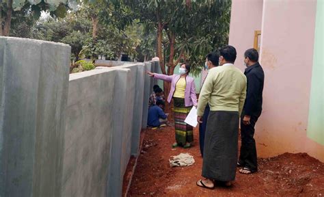 မြို့နယ်စီမံကိန်းရုံးအဝင် ကွန်ကရစ်လမ်းခင်းခြင်းနှင့် အုတ်တံတိုင်းကာရံခြင်းလုပ်ငန်းများ ဆောင်ရွက