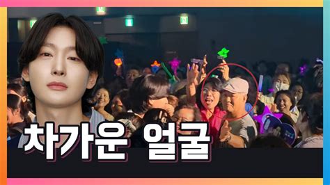 가수 김용빈이 어젯밤 대전 콘서트에서 자신의 손을 만지려고 했던 남성 관객에게 무관심하게 거부하는 충격적인 차갑고 무뚝뚝한 태도를 보여 화제가 됐습니다 Youtube