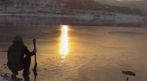 삽질은 자신의 몸을 구부리고 낮춰야 하는 일이다