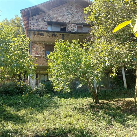 Продавам къща Двуетажна къща 120 кв м РЗП 1750 кв м двор Къщи Вили