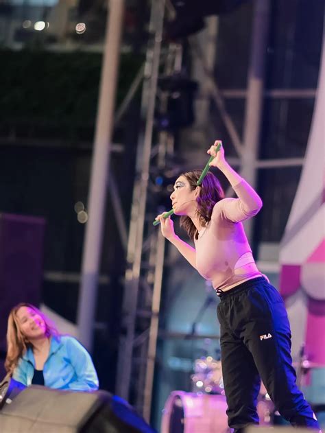 7 Potret Gisella Anastasia Jadi Instruktur Pound Fit Tampil Energik