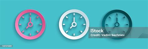 파란색 배경에 격리된 용지 절단 시계 아이콘입니다 시간 기호입니다 종이 아트 스타일 벡터 3차원 형태에 대한 스톡 벡터 아트 및 기타 이미지 Istock