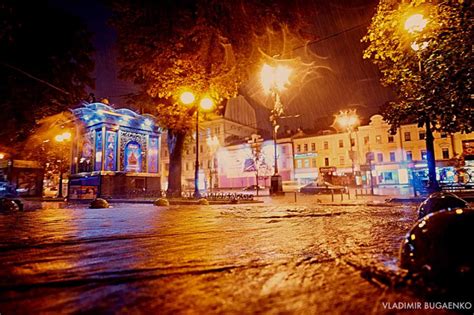 В Києві в наслідок сильної зливи затопило центр міста РБК Украина