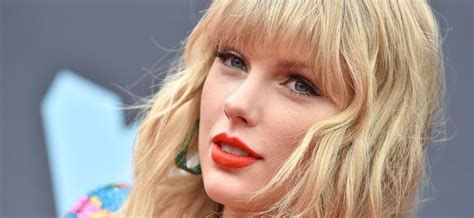Taylor Swifts Errors Tour Another Mishap On Stage Video