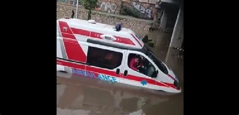 ЕКСКЛУЗИВНИ ФОТОГРАФИИ од дождовната бура во Скопје