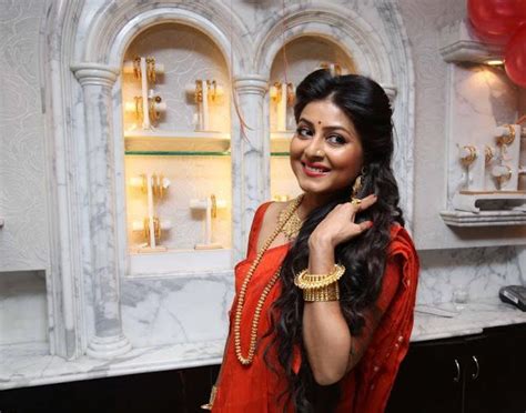 Beauty Galore Hd Gargi Roy Chowdhury Super Hot In Red Silk Saree Hd Photos Actresses