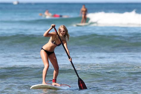 Annasophia Robb Paddleboarding In Bikini In Hawaii 6 Lacelebsco