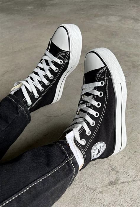 Крутезні жіночі високі кеди на платформі Converse X Chuck Taylor Platform чорні з білим — ціна