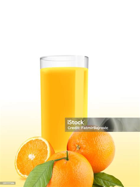 고립 된 음료 환상적인 여름 다과 신선한 오렌지 주스 한 잔 오렌지 주스와 오렌지 과일의 유리는 노란색과 흰색 배경에 고립되어 있습니다 0명에 대한 스톡 사진 및 기타