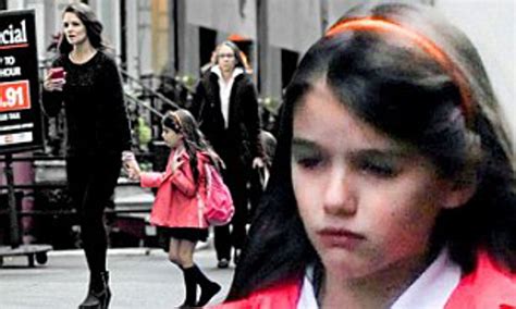 Suri Cruise Schuluniform