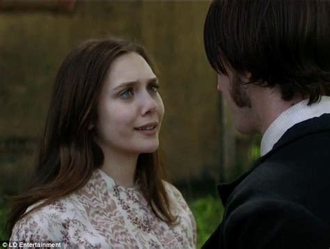 매력적인 스칼렛 위치 엘리자베스 올슨  스퀘어 카테고리