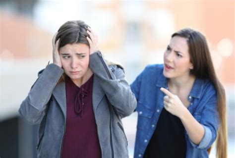 15 Signs Your Sibling Relationship Needs Boundaries