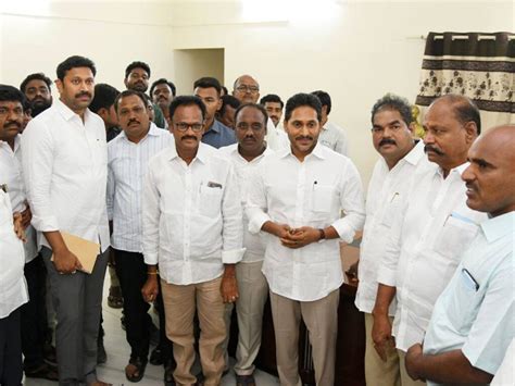 Ycp Chief Ys Jagan Tweet On Ysr Jayanthi Today