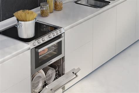 Посудомойка и духовой шкаф в одной колонне 63 фото